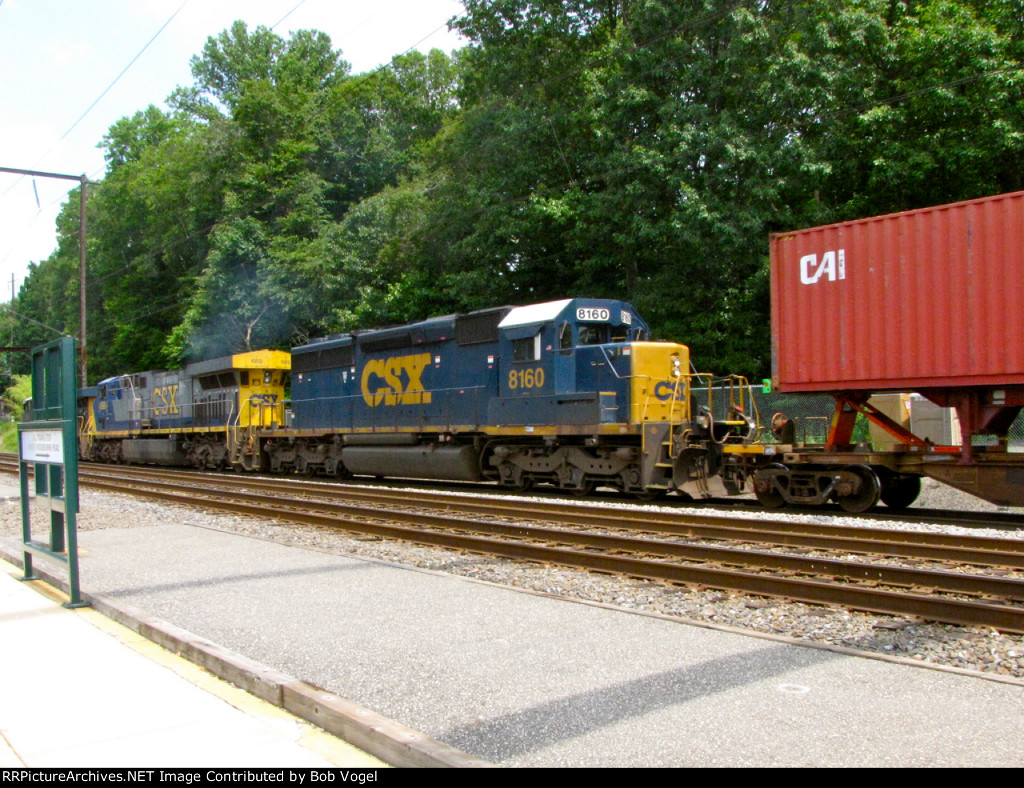CSX 8160 and 689